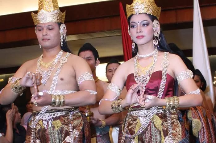 Apa Saja Benda Pusaka Yang Sering Dipakai Raja dan Permaisuri Berikut ...